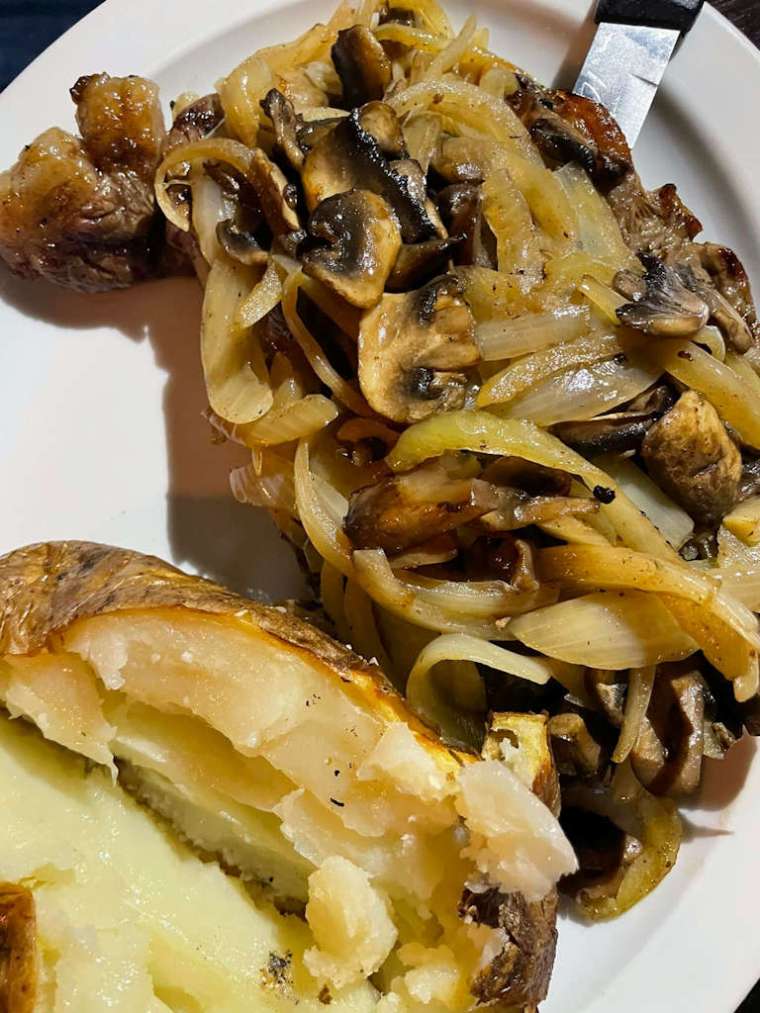 Stats Bar & Grill – A BAR & GRILL ON FIRE!