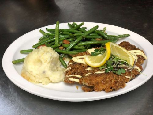 Stats Bar & Grill – A BAR & GRILL ON FIRE!